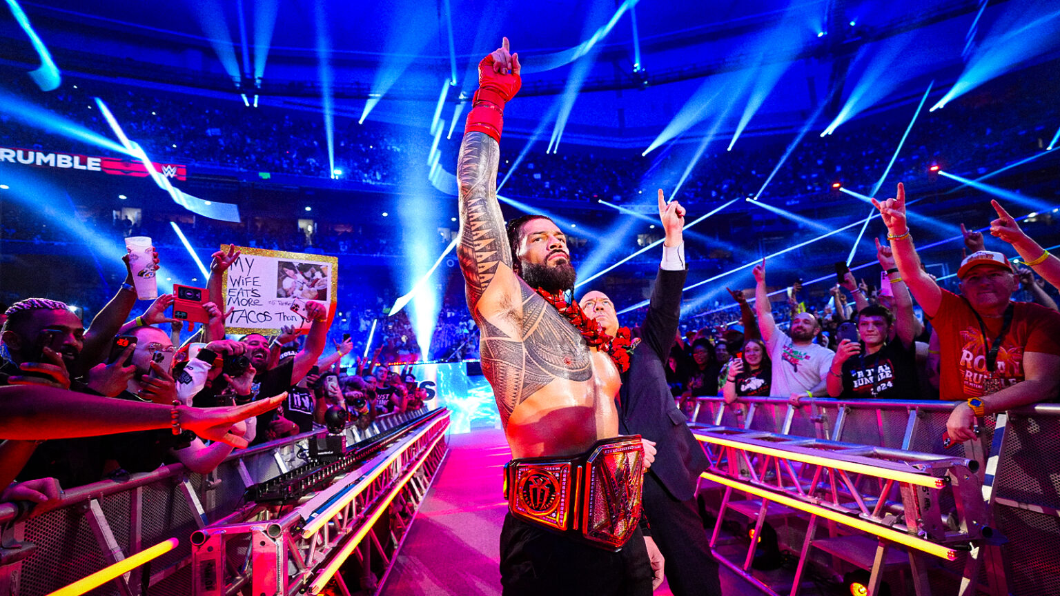 THE TRIBAL CHIEF ROMAN REIGNS RETAINS THE UNDISPUTED TITLE AGAINST AJ STYLES, LA KNIGHT AND ...